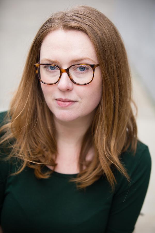 Elizabeth Everett (A Lady's Formula for Love kitabının yazarı) - 1000Kitap