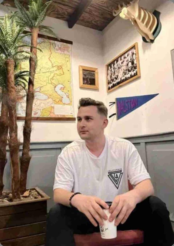 Mustafa Tan (Güneş Özümü Alıyor kitabının yazarı) - 1000Kitap