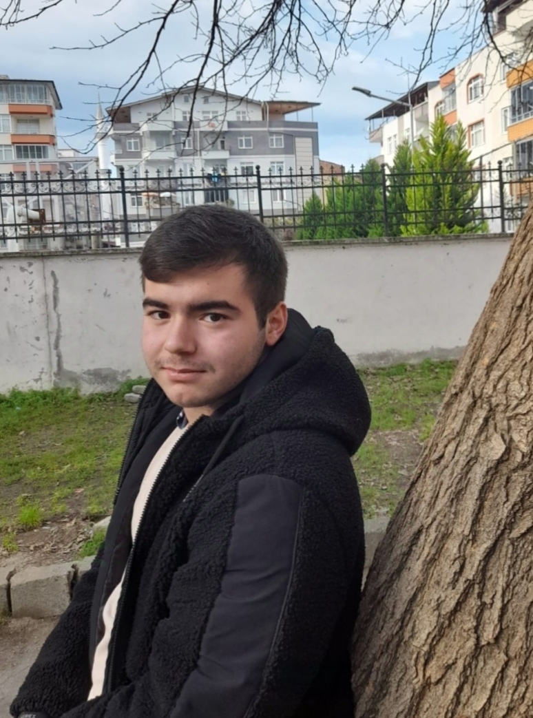 Efe Cem Ustahüseyin - 1000Kitap