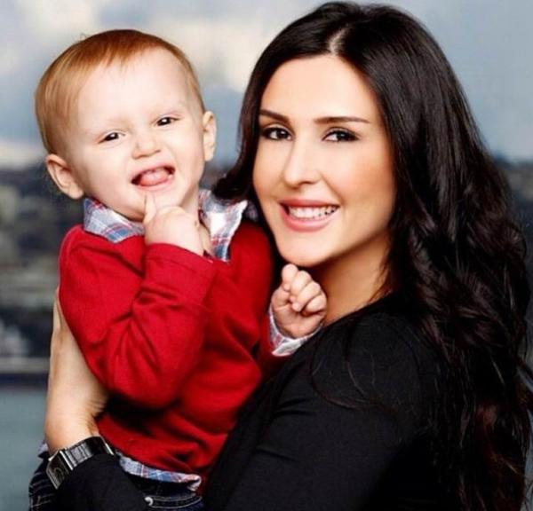 Ebru Destan - 1000Kitap