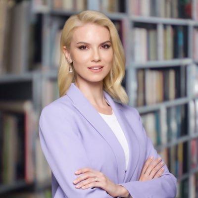 Pelin Çift - 1000Kitap