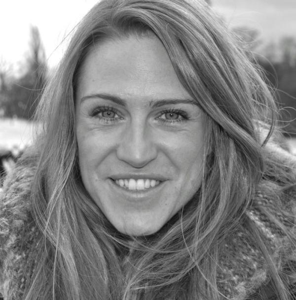 Abi Elphinstone - 1000Kitap