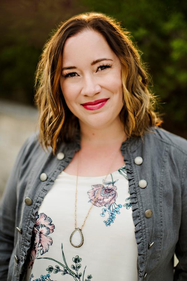 Stacey Kennedy (Cuffed by His Charm kitabının yazarı) - 1000Kitap