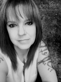 Amy Booker (Barely yazarı) - 1000Kitap