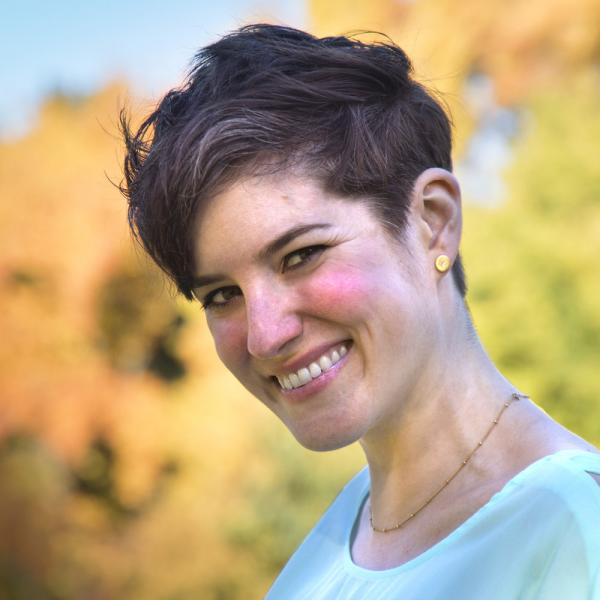 Elizabeth Turner Stokes - 1000Kitap