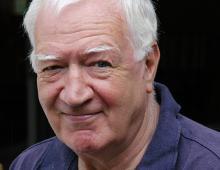 Adrian Mitchell (Kutsal Komün kitabının yazarı) - 1000Kitap